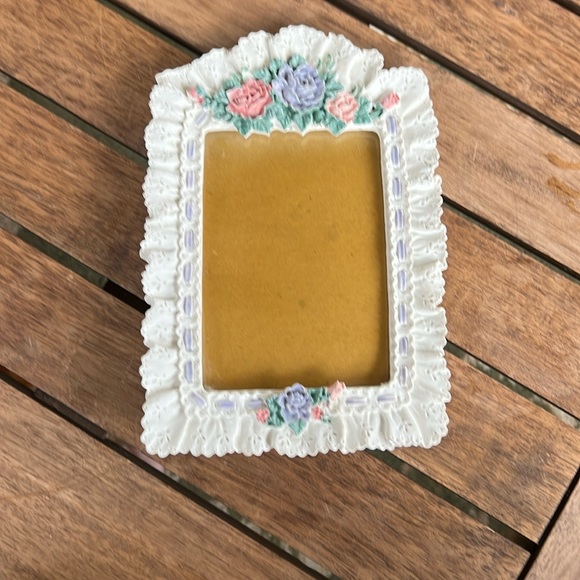 Accents | Vintage White Ruffle Lace Picture Rose Frame | Poshmark